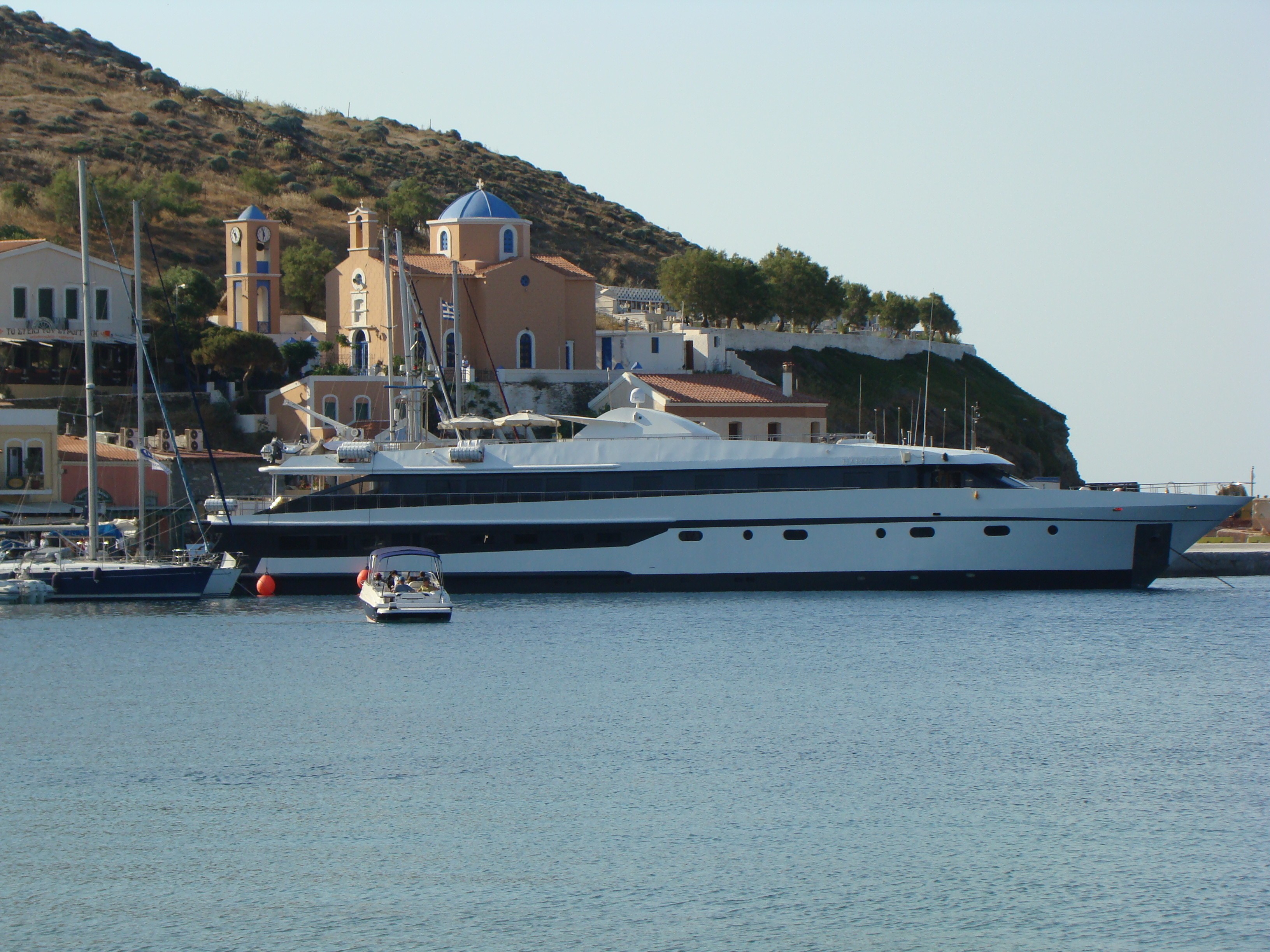Yacht HARMONY G, Elefsis Shipyard | CHARTERWORLD Luxury Superyacht Charters